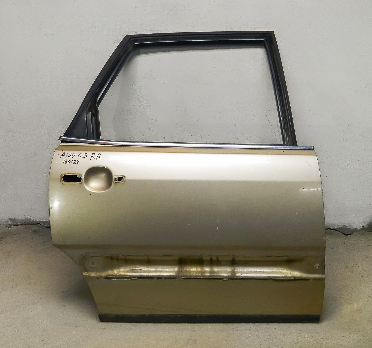 Дверь задняя правая Audi 100 C3 (идеальная)