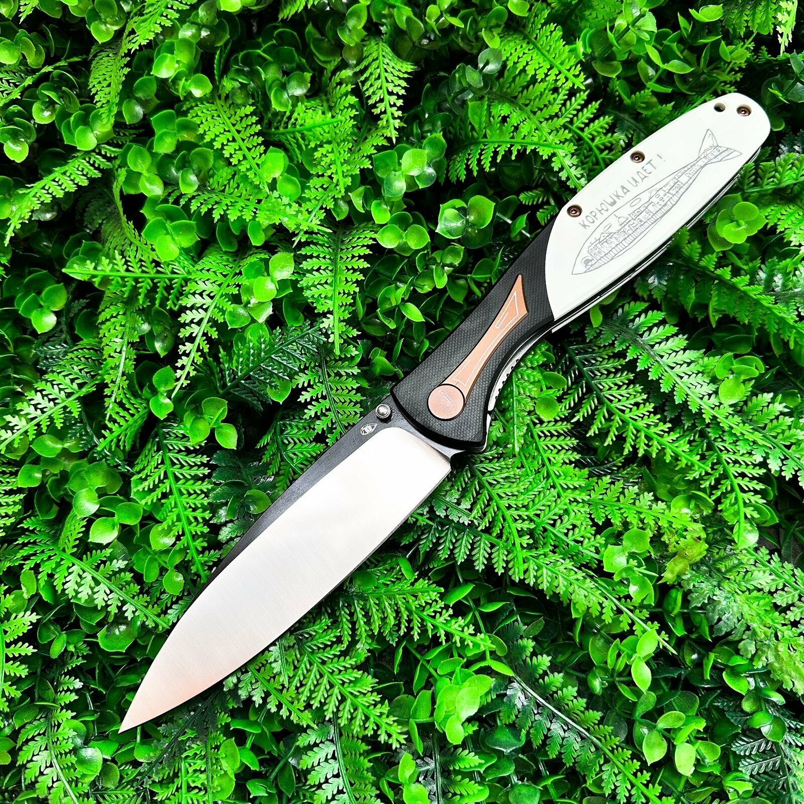 Складной нож Reptilian Корюшка 03 сталь VG10, рукоять белый G10 вес 224 грамм