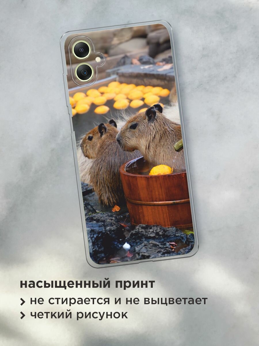 Чехол на Samsung Galaxy A06 / Самсунг Галакси А06 с принтом "Капибары отмокают" — фото 1