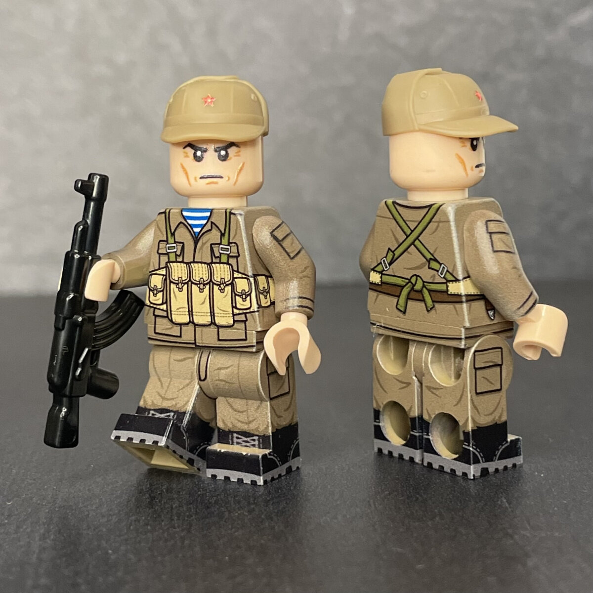 Минифигурка коллекционная совместимая с лего с эксклюзивным принтом Советский Солдат в Афгане v2