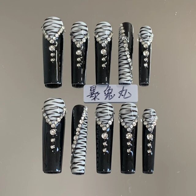 Набор из 10 горячих длинных заостренных ногтей ручной работы в форме гроба, полностью покрывающих ногти, накладные ногти Sanrio KT с металлической цепочкой и сверкающими бриллиантами в виде цветка, Размер: М-16-12-13-12-10