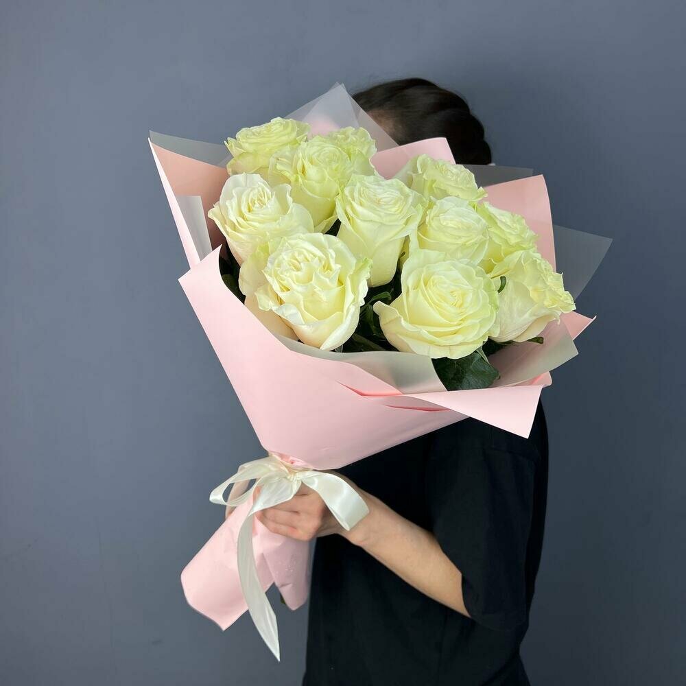 Живые цветы Монобукет из 11 белых роз, Эквадор, авторское оформление, высота 60 см, записка В подарок