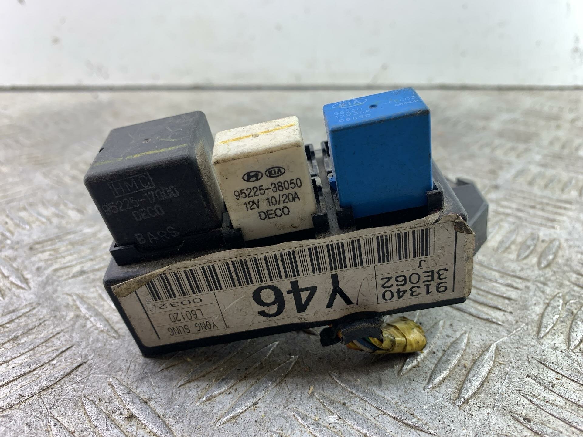 Блок реле Kia Sorento 2004 913403E062