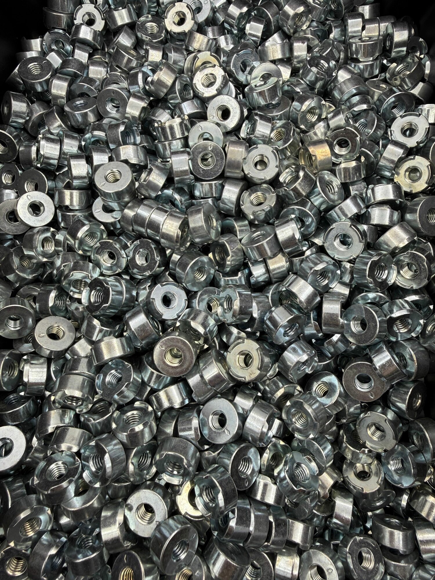 Гайка приварная М6х1.0 (10шт) VAG круглая оригинал с 3-мя радиальными пазами, толщина гайки 6.3 мм, толщина с пазами 7.9 мм