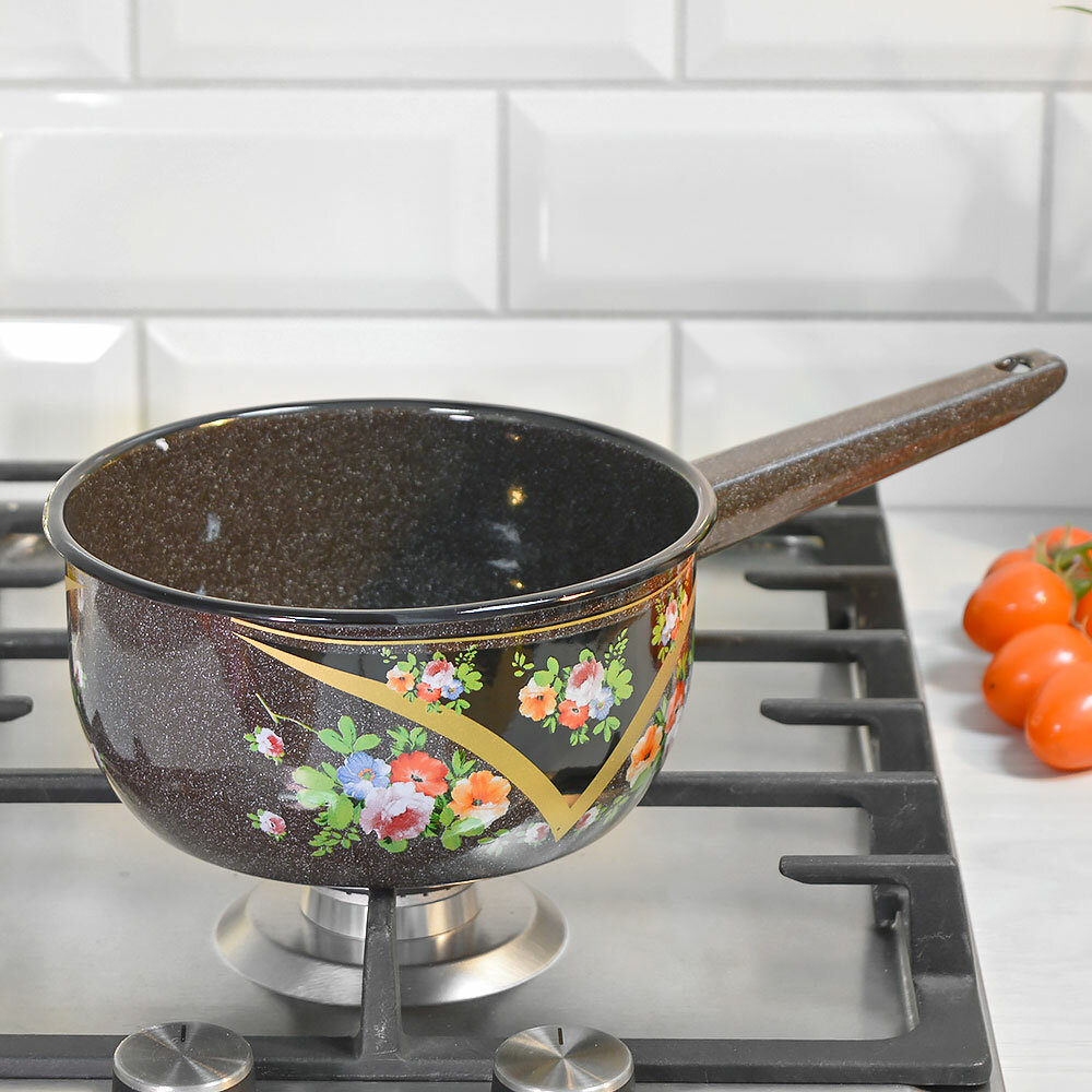 Ковш эмалированный 1,5л без крышки, сталь, серия "Красава", темно-коричневый с цветочным узором