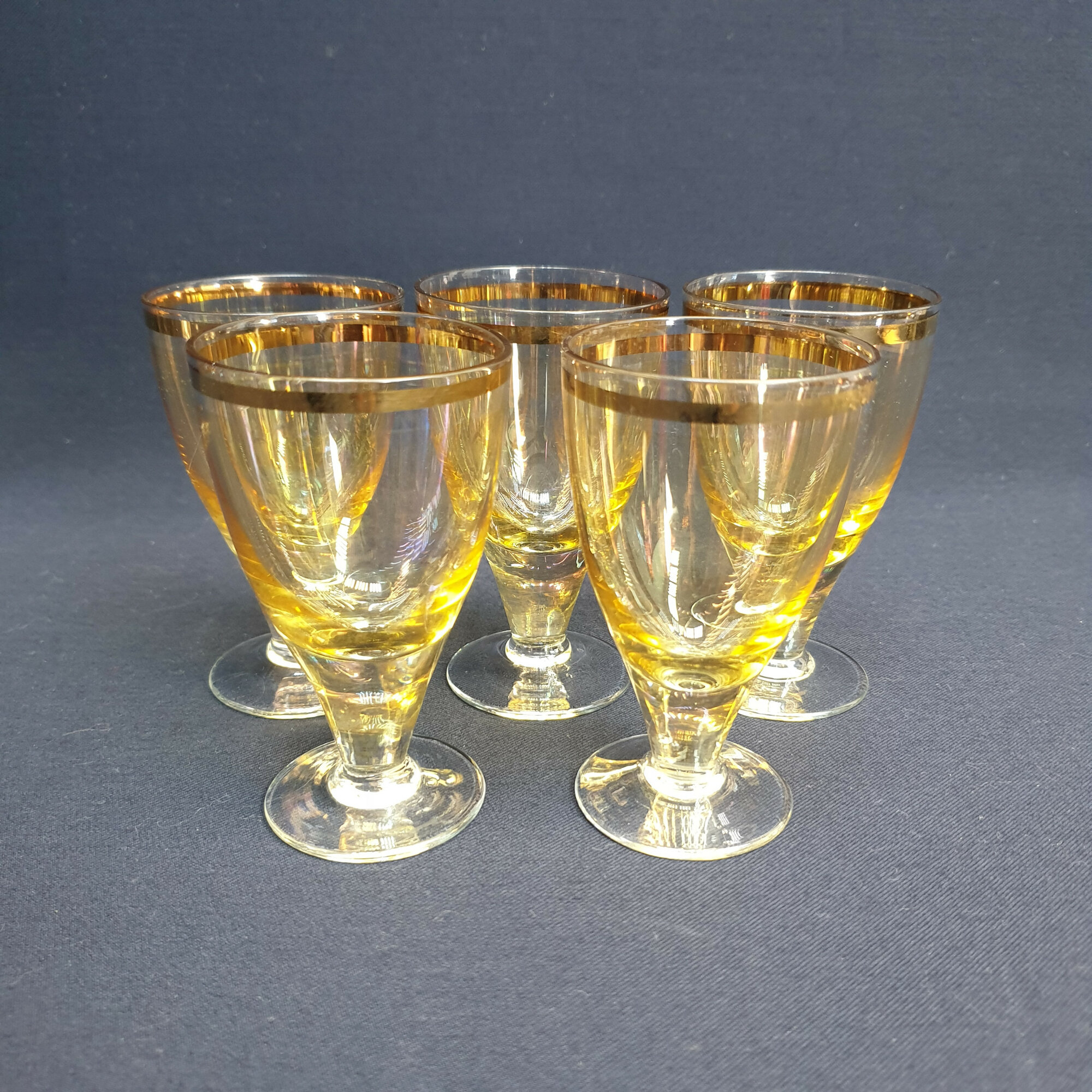 Набор рюмок 5 шт 60 мл, цветное стекло, позолота, высота 9 см. Винтаж, СССР.
