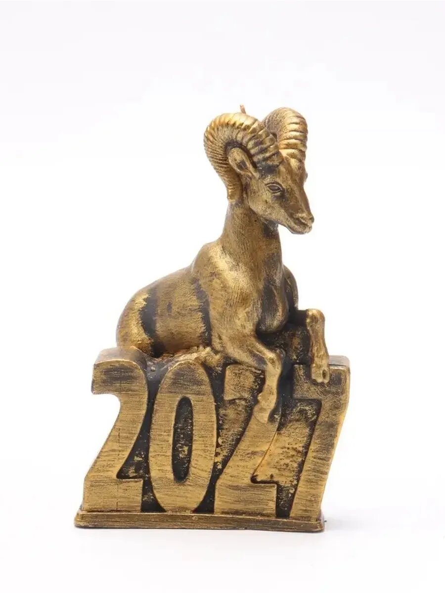 Новогодняя свеча с фигурой козла 2027