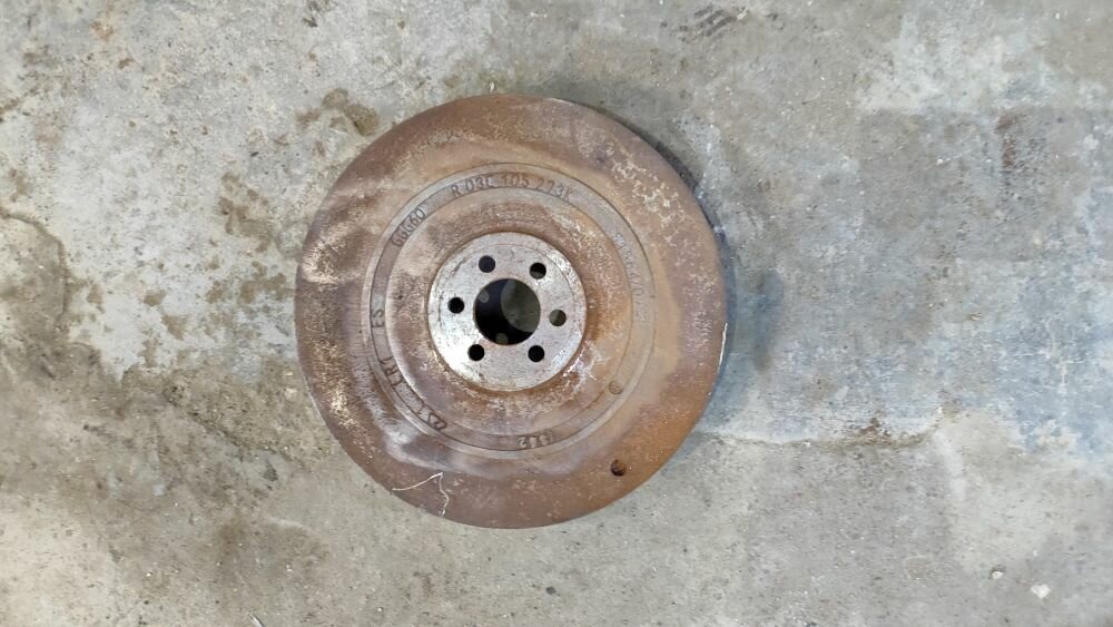 Маховик VW Golf 5 03C105273K