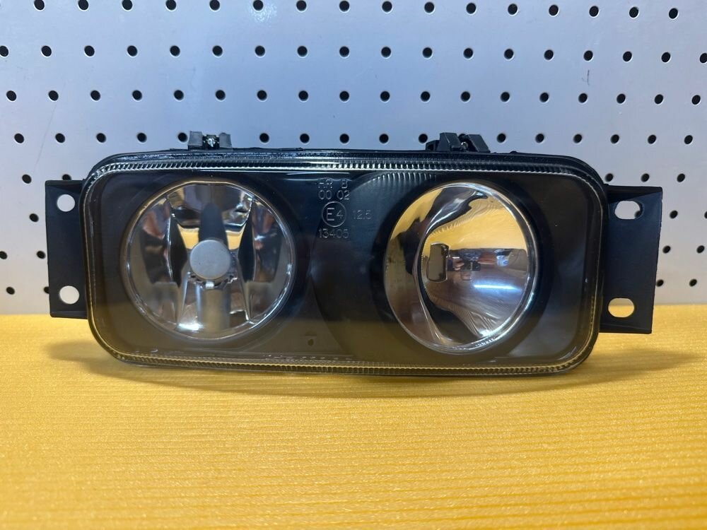 Фара противотуманная правая Scania 4 серии R94 114 124 144