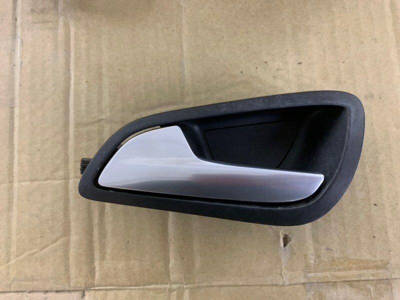 Ручка двери внутренняя Ford Focus 3 хетчбэк 1.6 IQDB 2013 перед. лев. (б/у) 1746826