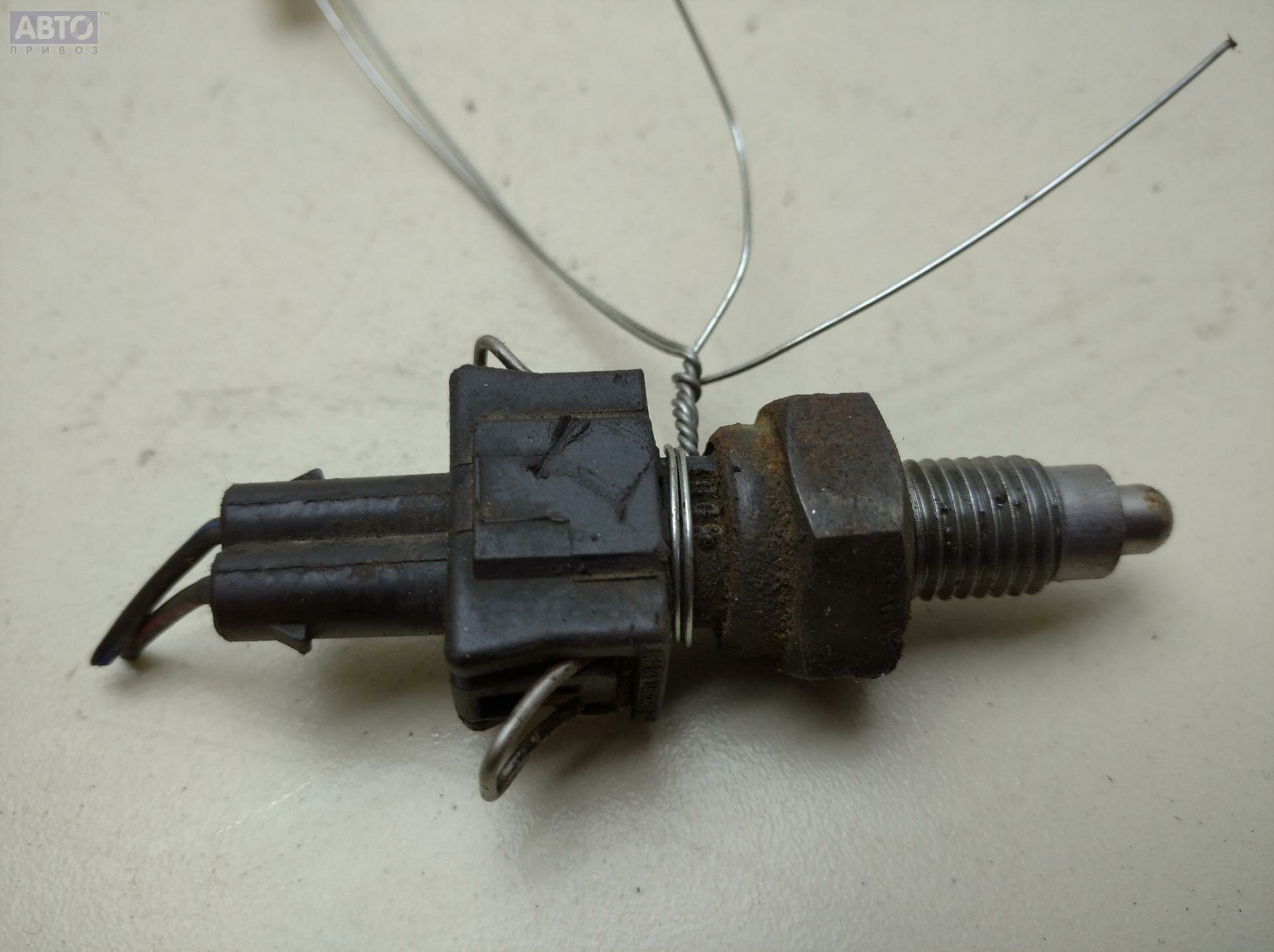 Датчик включения заднего хода (лягушка) Volkswagen Transporter T4