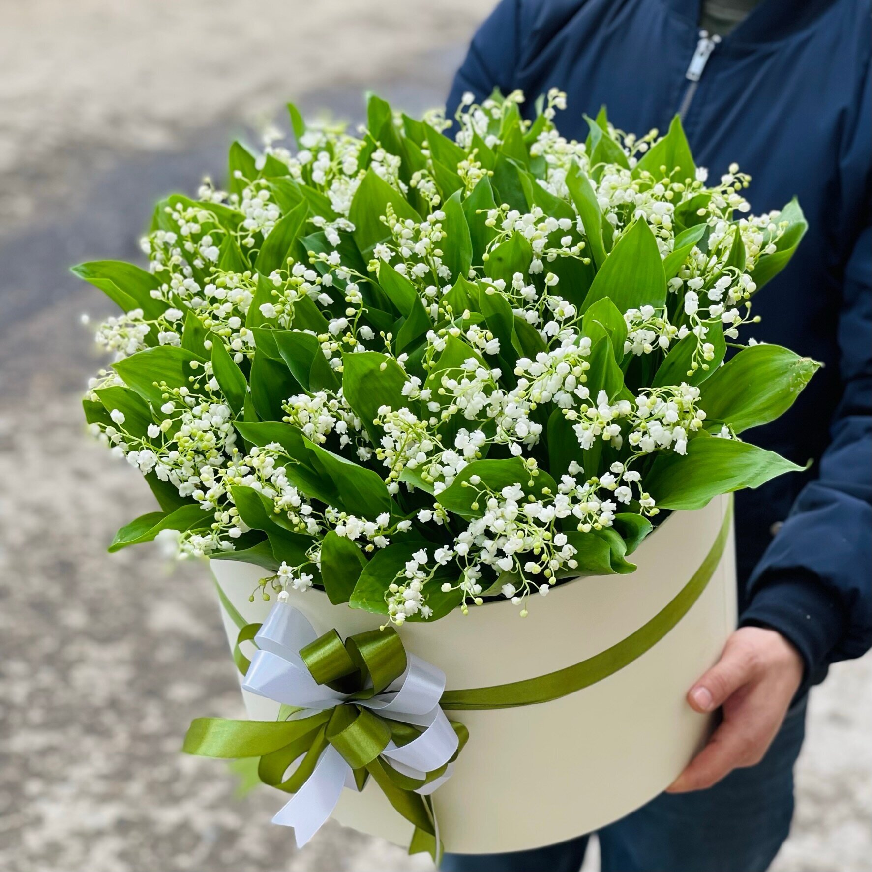 Букет Rybe-Flowers "Ландыши", в коробке, 501 цветок, высота 40см, сборка на оазисе