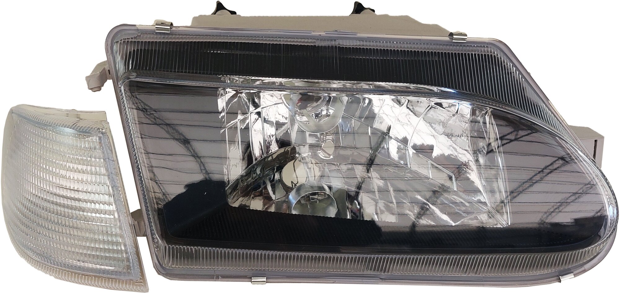 Блок фара ВАЗ 2114 черная с белым указателем поворота правая