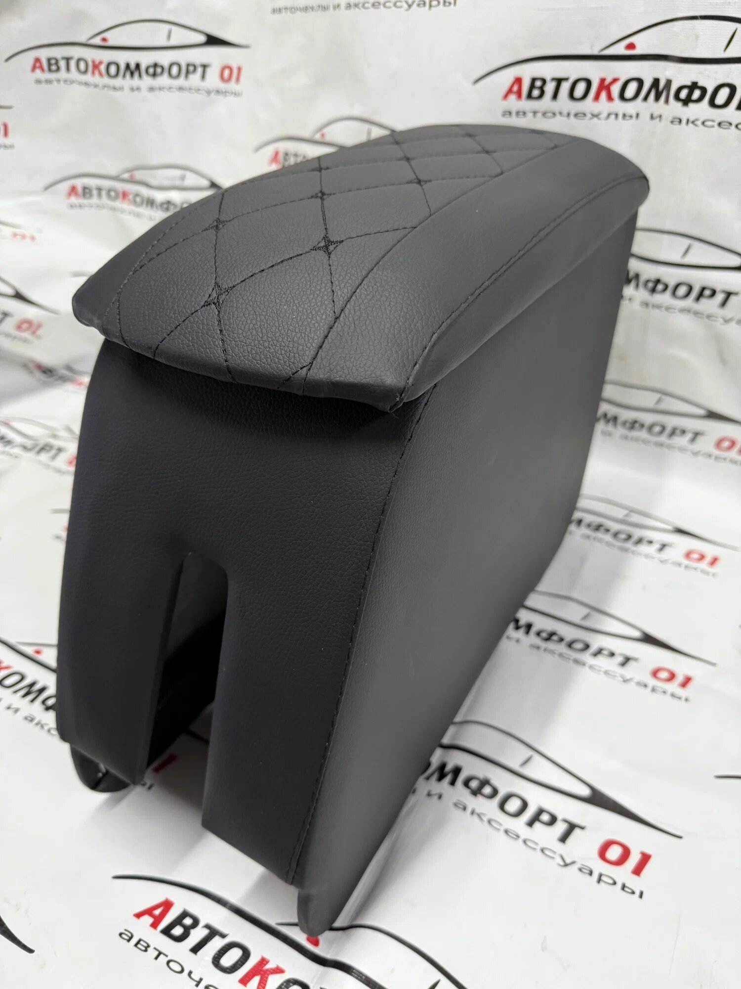 Подлокотник - бар для Volkswagen Polo 5 до 2020 года. Экокожа, черный, черная строчка.