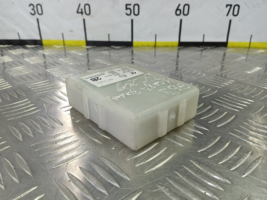 Блок управления центральным замком Б/У для SUZUKI SWIFT III (2004—2011) 3717162J12