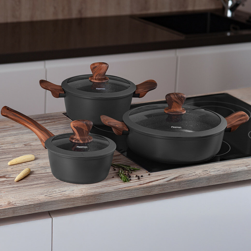 14967 FISSMAN Набор посуды 6 пр. CAPELLA: Кастрюля - 20х8,5см / 2,5л; Сотейник - 26х7,2см / 2,75л; Ковш - 16х7,5см / 1,26л (алюминий с антипригарным покрытием TiPro) Ручки-бакелит с покрытием «софт тач»; Крышки-стекло; Индукция