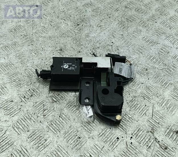 Замок стекла двери багажника BMW 5 E39 (1995-2003)