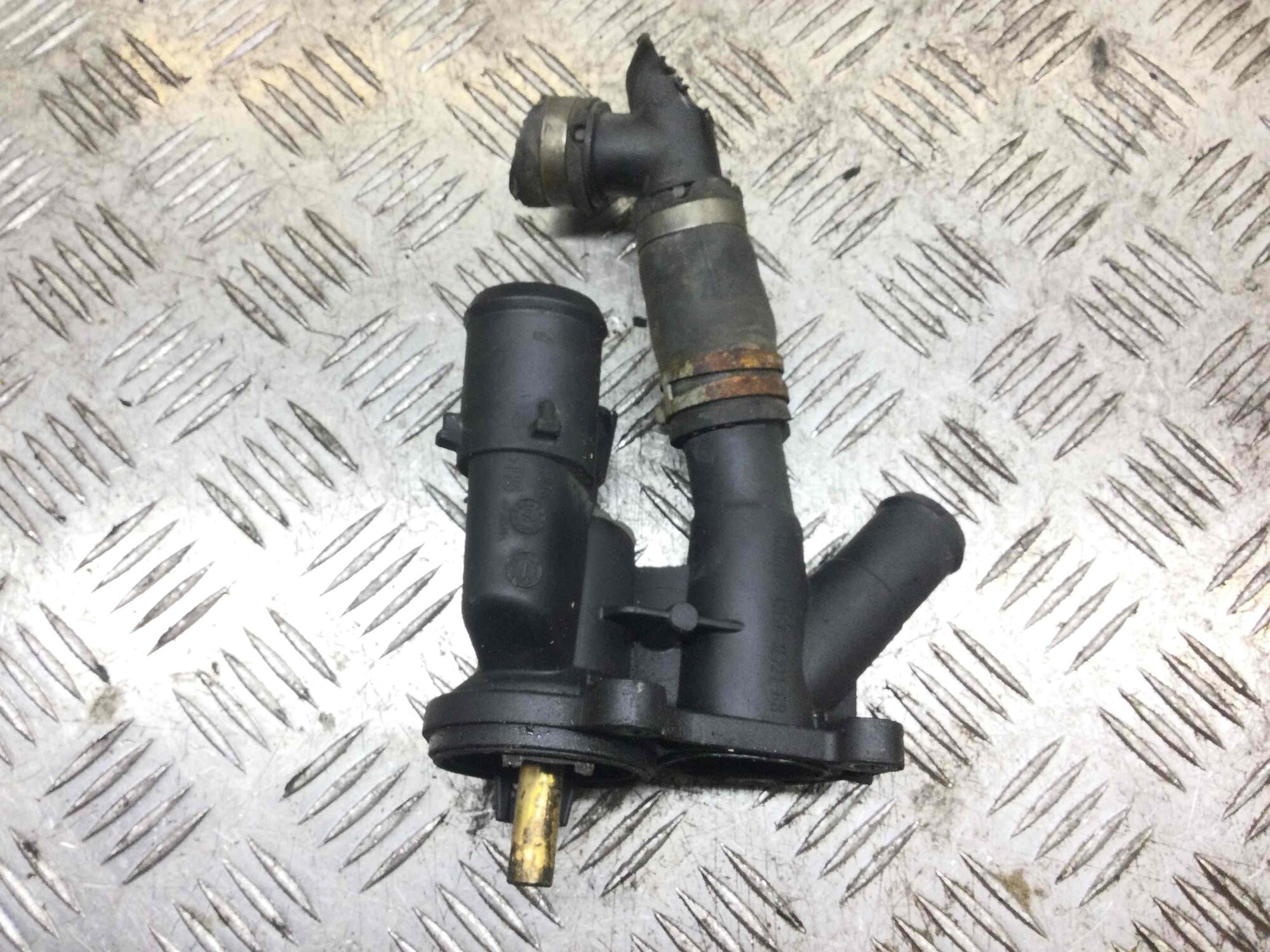 Б/У Корпус термостата Ford Focus 2 поколение (2005-2008) 2007 г.