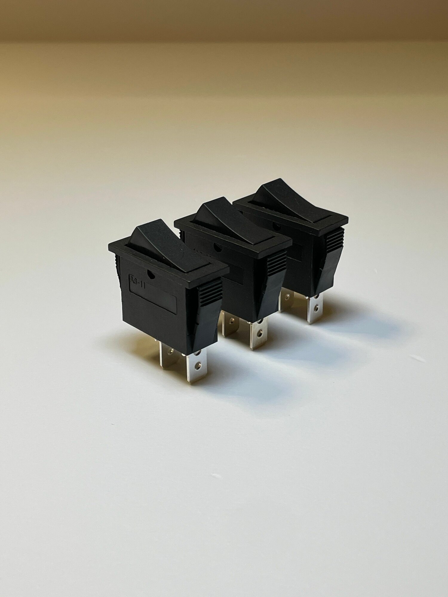 3 шт. Кнопка переключатель, черная, двухпозиционная, встраиваемая, тумблер вкл/выкл с фиксацией