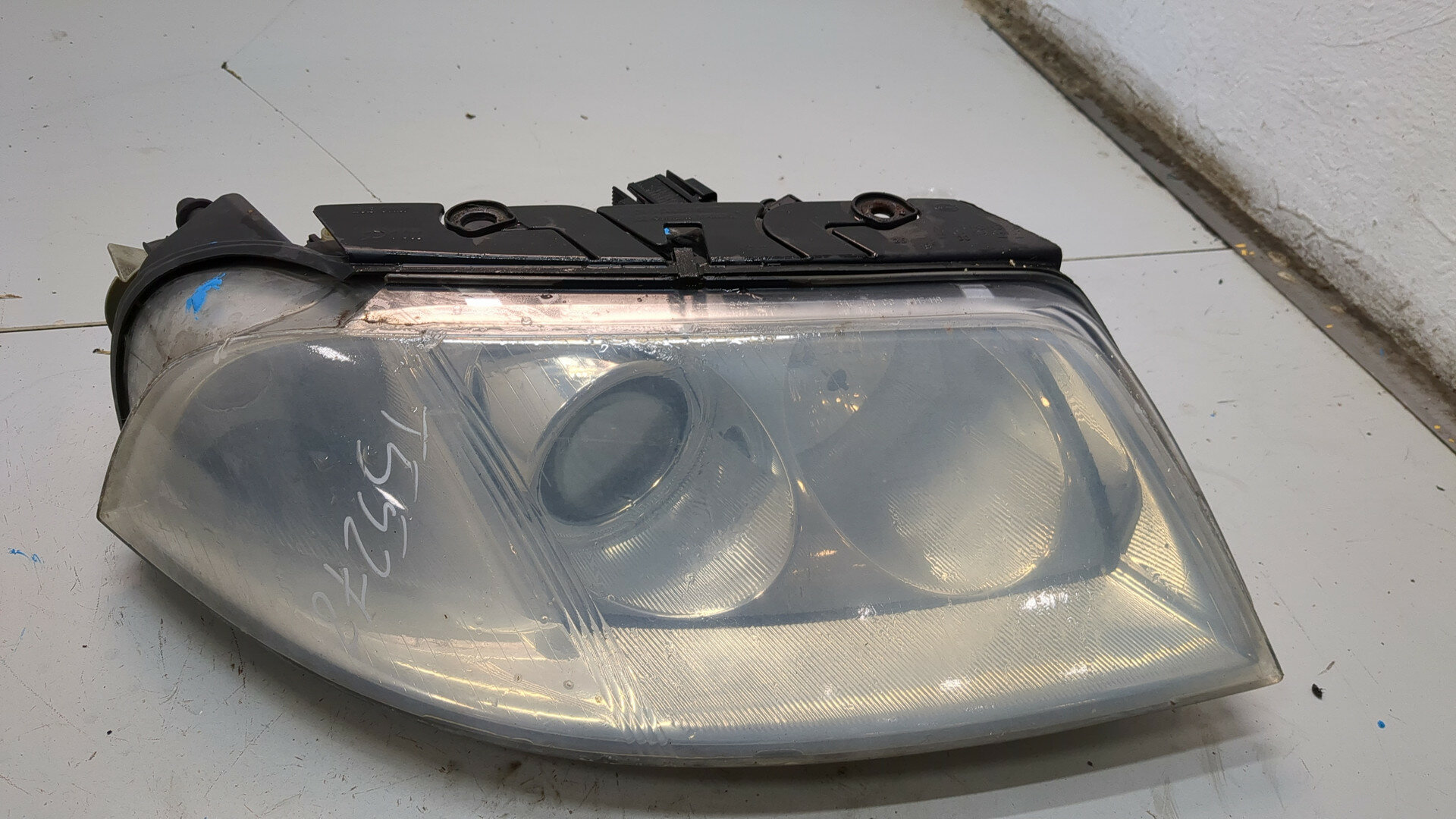 Фара (передняя) правая Volkswagen Passat 5 Б/У