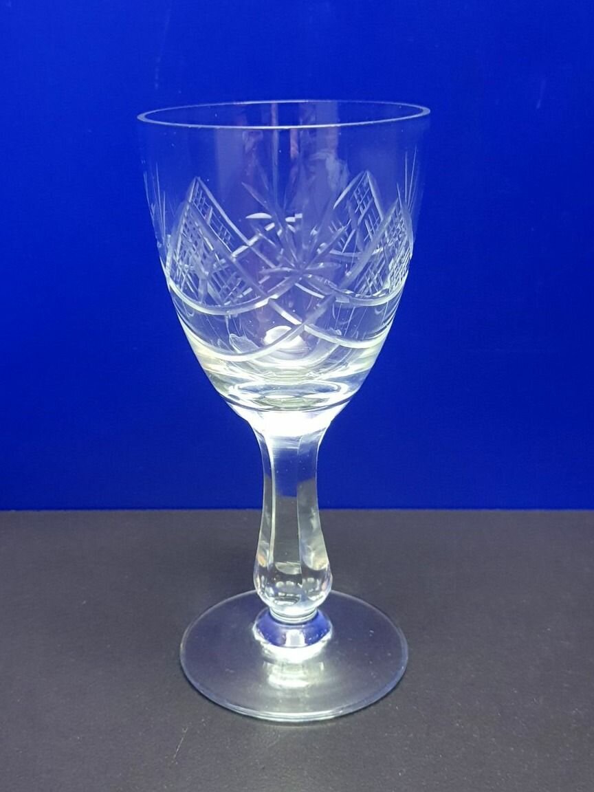 Винтажный бокал на фигурной граненой ножке с геометрическим узором, ГХЗ, СССР, 1970-1980 гг.