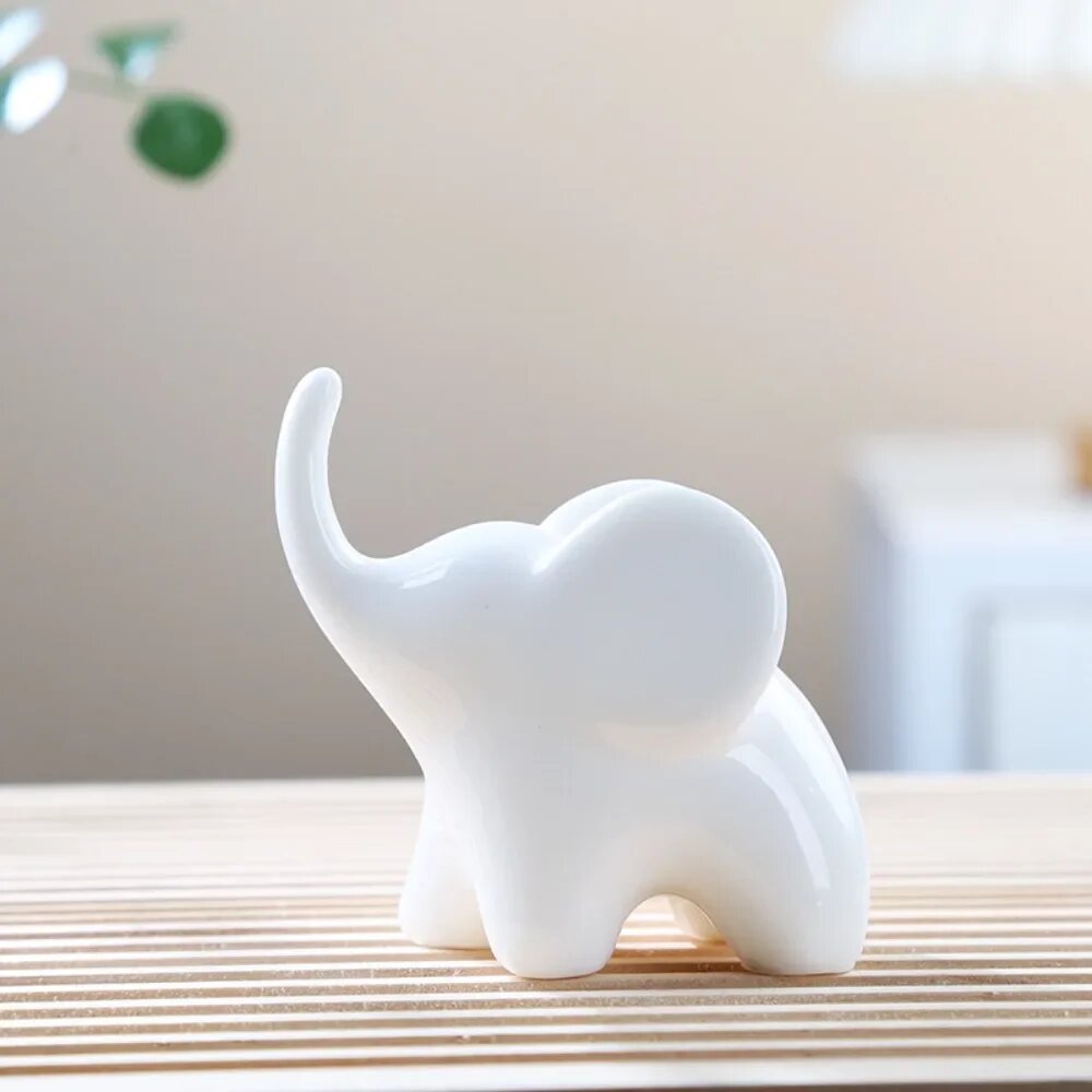 Белый фарфор, керамические статуэтки слонов, небольшие украшения, простое украшение, цельное изделие