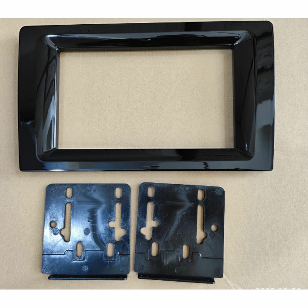 Переходная рамка с 10.1" на 2-DIN черная глянец CARAV 22-2228