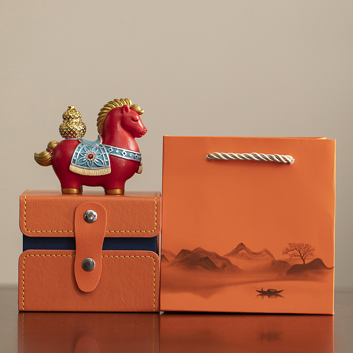 Сувениры и подарки на Новый год в честь Года Коня для компаний и предприятий, бизнес-мероприятий, ежегодных встреч, подарки для клиентов и сотрудников