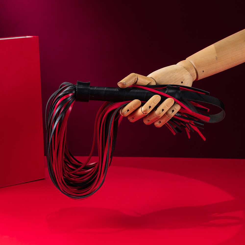 2026 Горячая продажа для внешней торговли, взрослый секс-игрушка, черный кожаный сердечный кнут SP, наказание, секс-тренировка