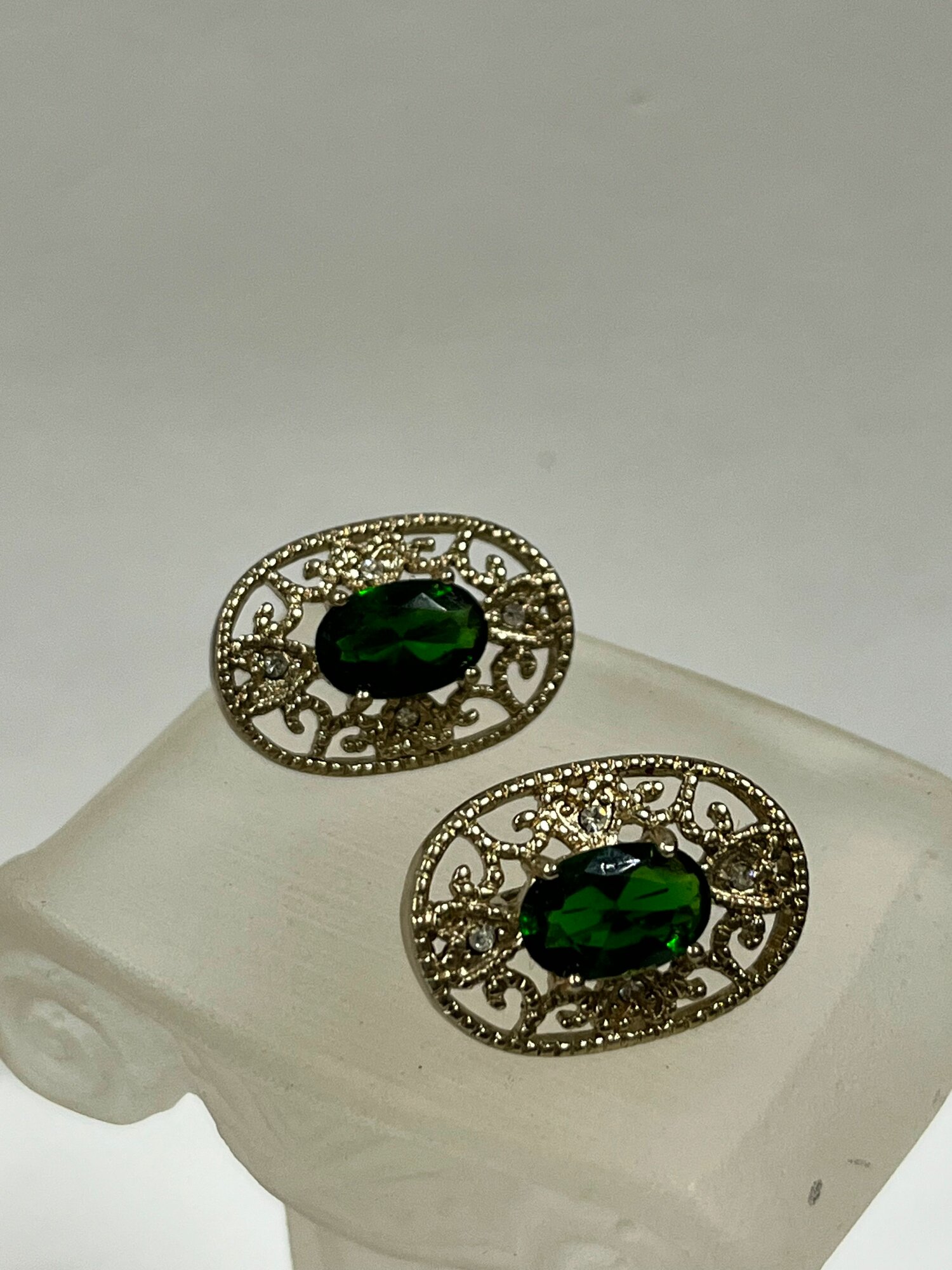 Винтажные серьги, позолота, зеленое ювелирное стекло