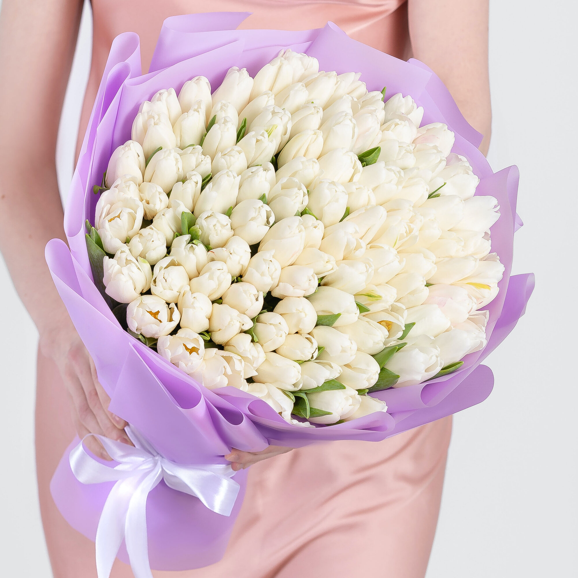 Букет Мегацвет24 "Белый Тюльпан", 101 цветок, дизайнерская упаковка
