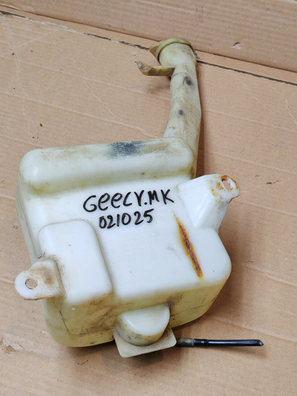 Бачок омывателя Geely MK