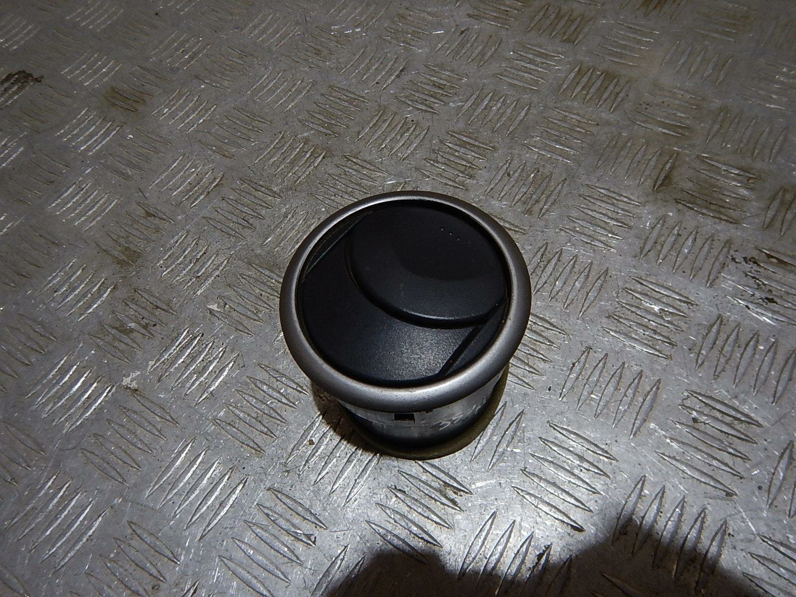 Б/У Дефлектор воздушный, Mazda (Мазда)-3 (BK) (02-09) MAZDA 3 (BK) (02-09) Царапины. 355737 MAZDA арт. BP4K64730B