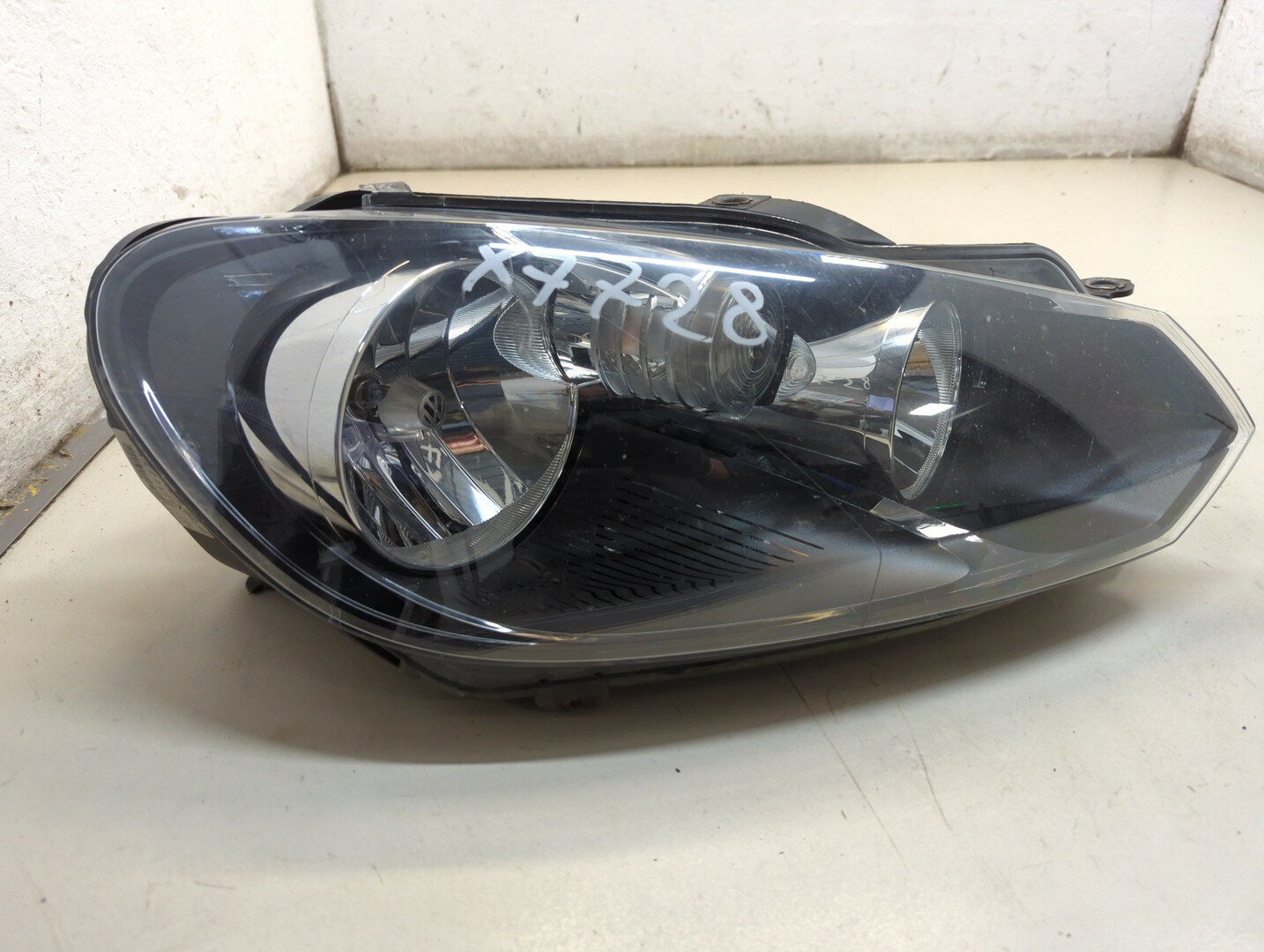 Фара (передняя) правая Volkswagen Golf 6 Б/У