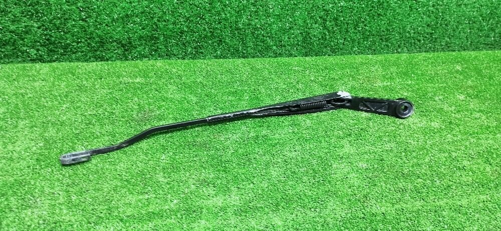 Поводок дворника левый Lada Granta Б/У с пробегом