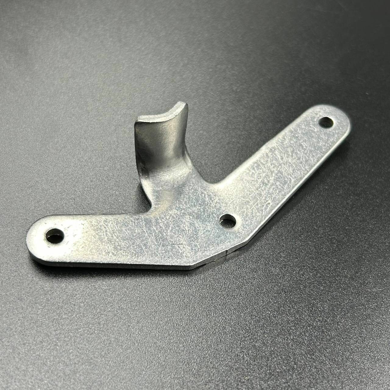 Крепление капота Yamaha 25-30 (YUELANG) OEM номер: 689-42647-00; 6894264700