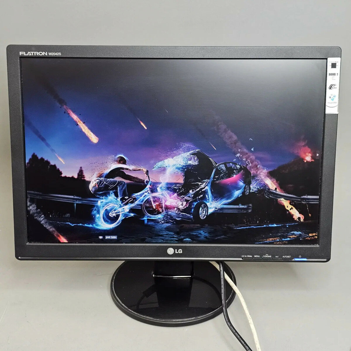 20" Монитор LG Flatron W2042S, 1680x1050, 75 Гц, TN черный