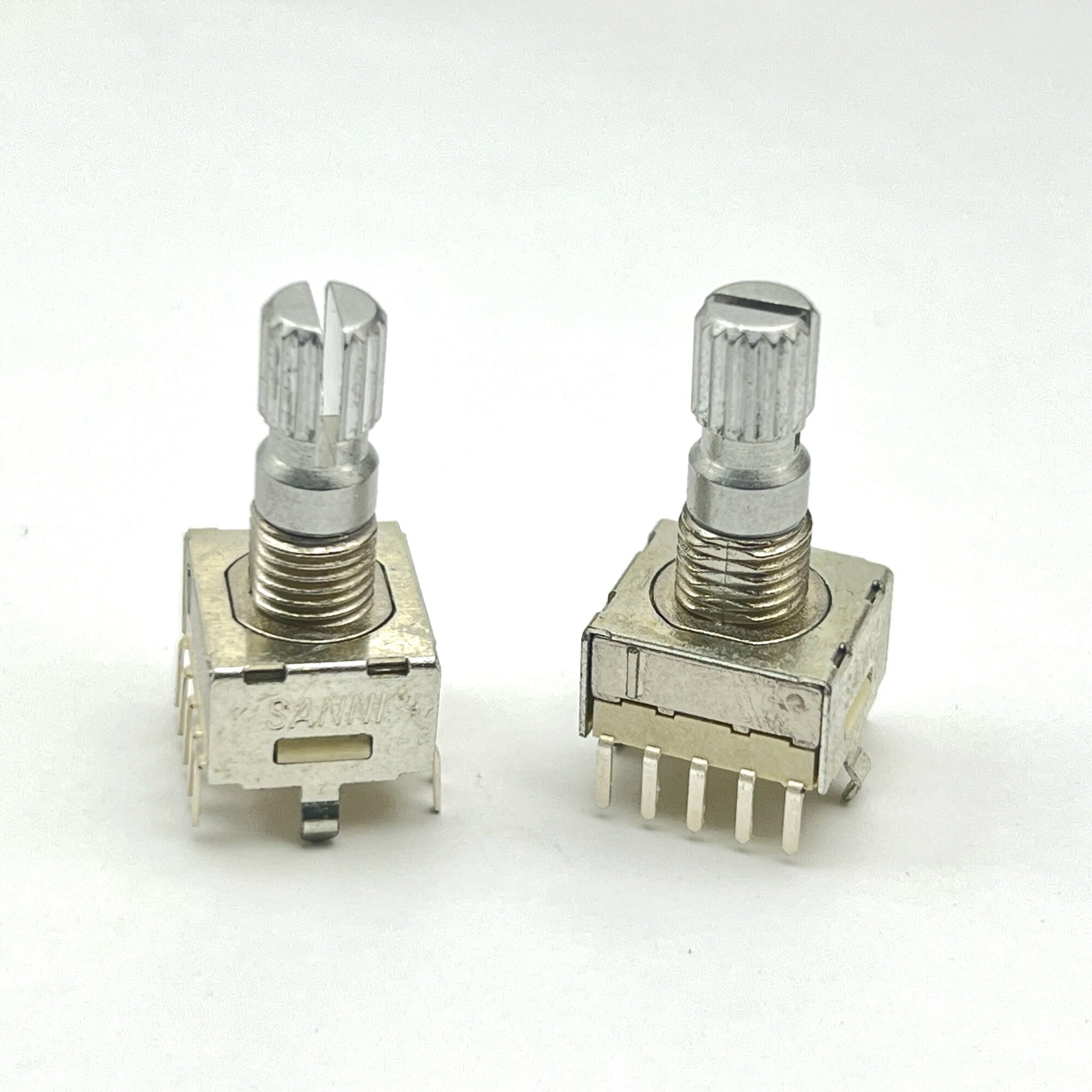 RS12B12 360° Поворотный тумблер