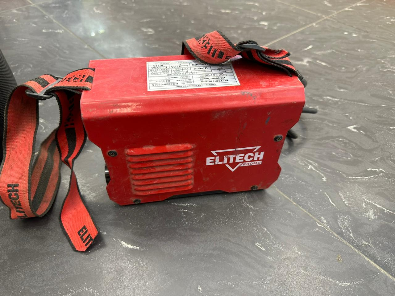 Сварочный аппарат инверторный Elitech ИС 200М Промо, 200 А, до 5 мм