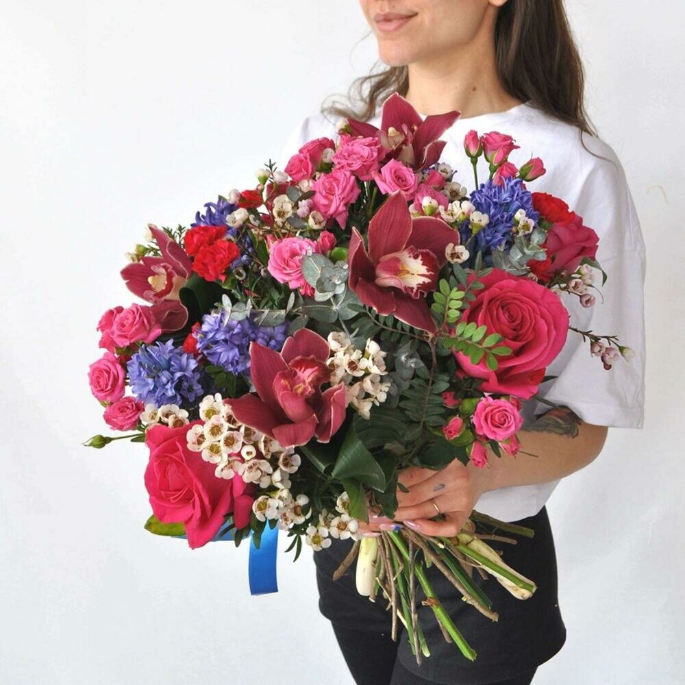 Букет с орхидеями и розами и гиацинтами "Цветочная живопись"