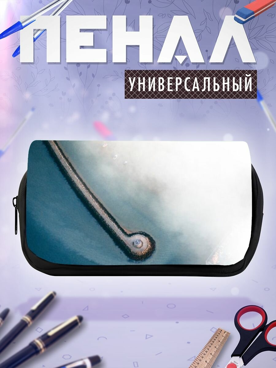 Школьный пенал вода крупный план