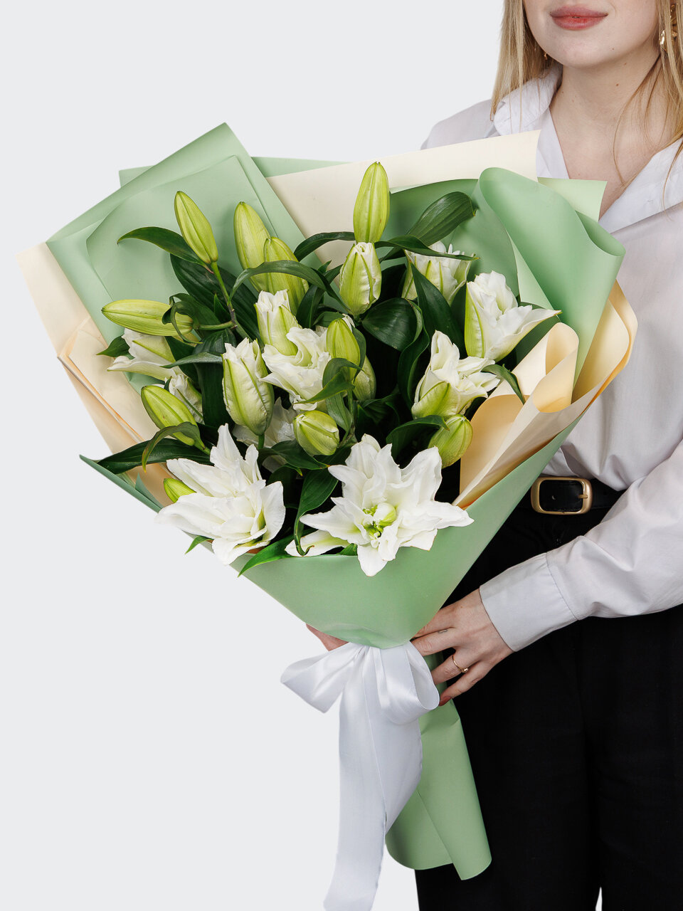 Букет из 5 белых лилий Чистота и элегантность