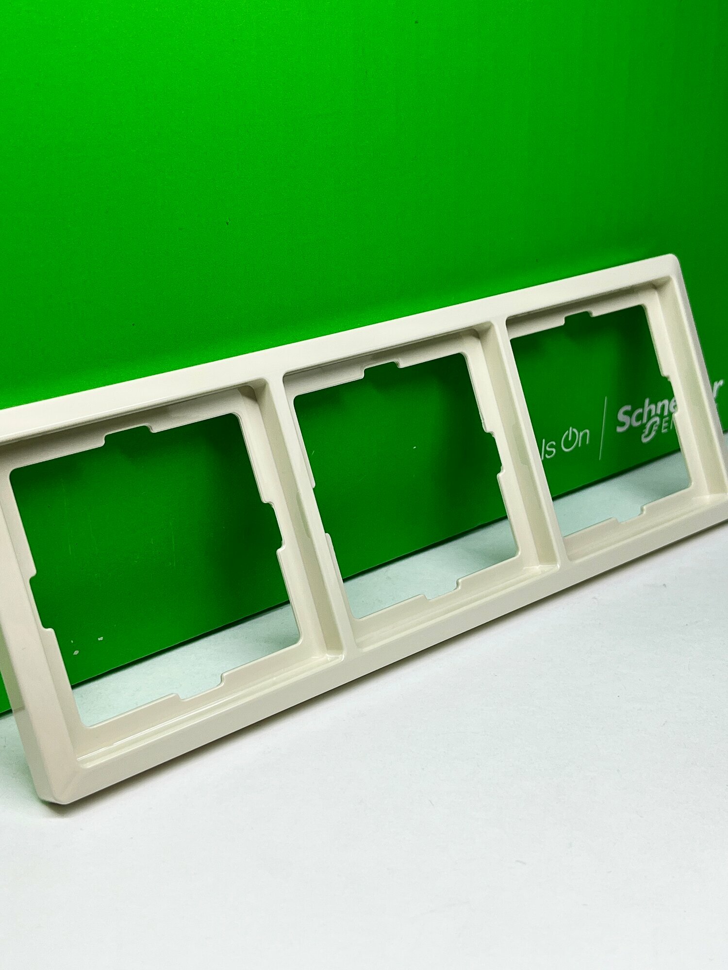 Schneider electric MTN481344 MERTEN Artec рамка 3 поста, бежевый, SD