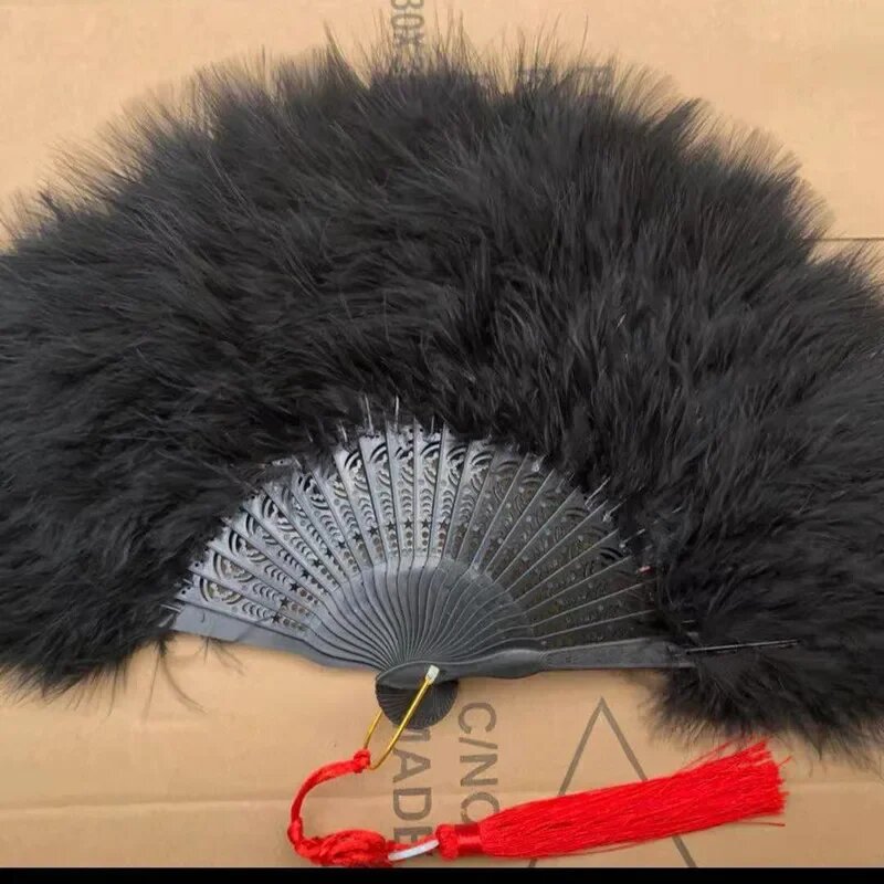 Черный пластиковый веер с перьями Черный, черный