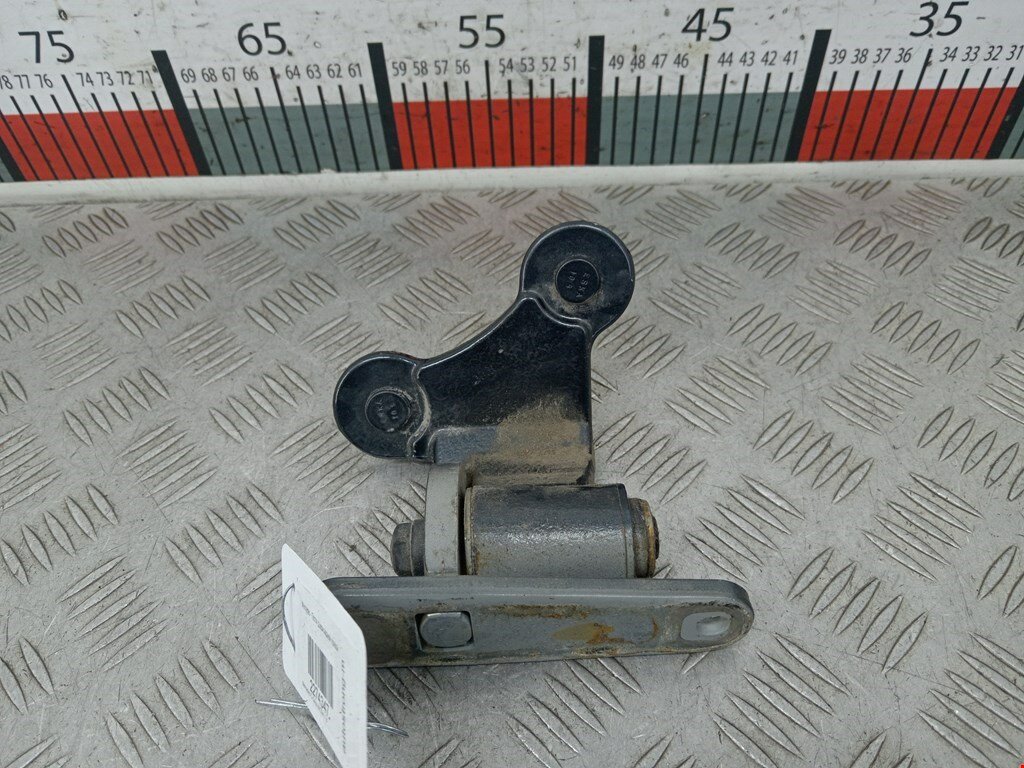 Петля двери задней правой Mercedes C-Class (W204) арт. 2274347