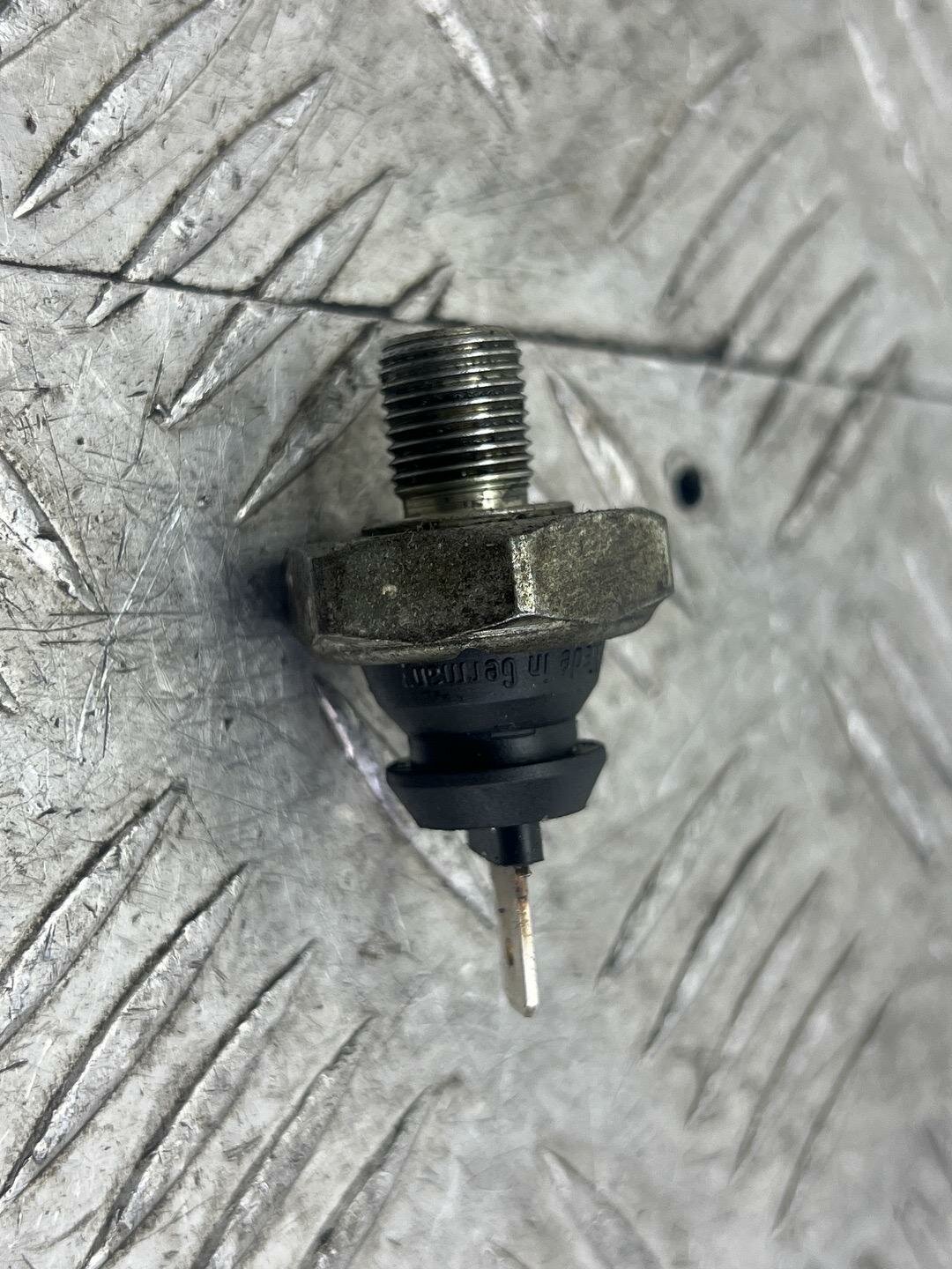 Датчик давления масла Audi A6 C5 1999 068919081