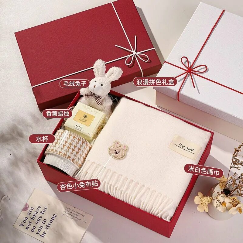 Подарочный набор: теплый шарф, термокружка, носки. Подарок для женщин: подруге, коллеге, сестре, бабушке