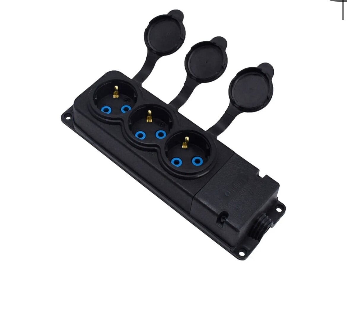 Розетка (колодка) каучуковая на 3 гнездa , с заземлением- BYLION