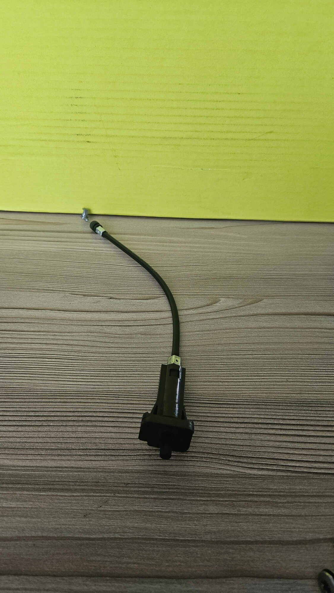 Трос с замком лючка бензобака Kia Ceed JD