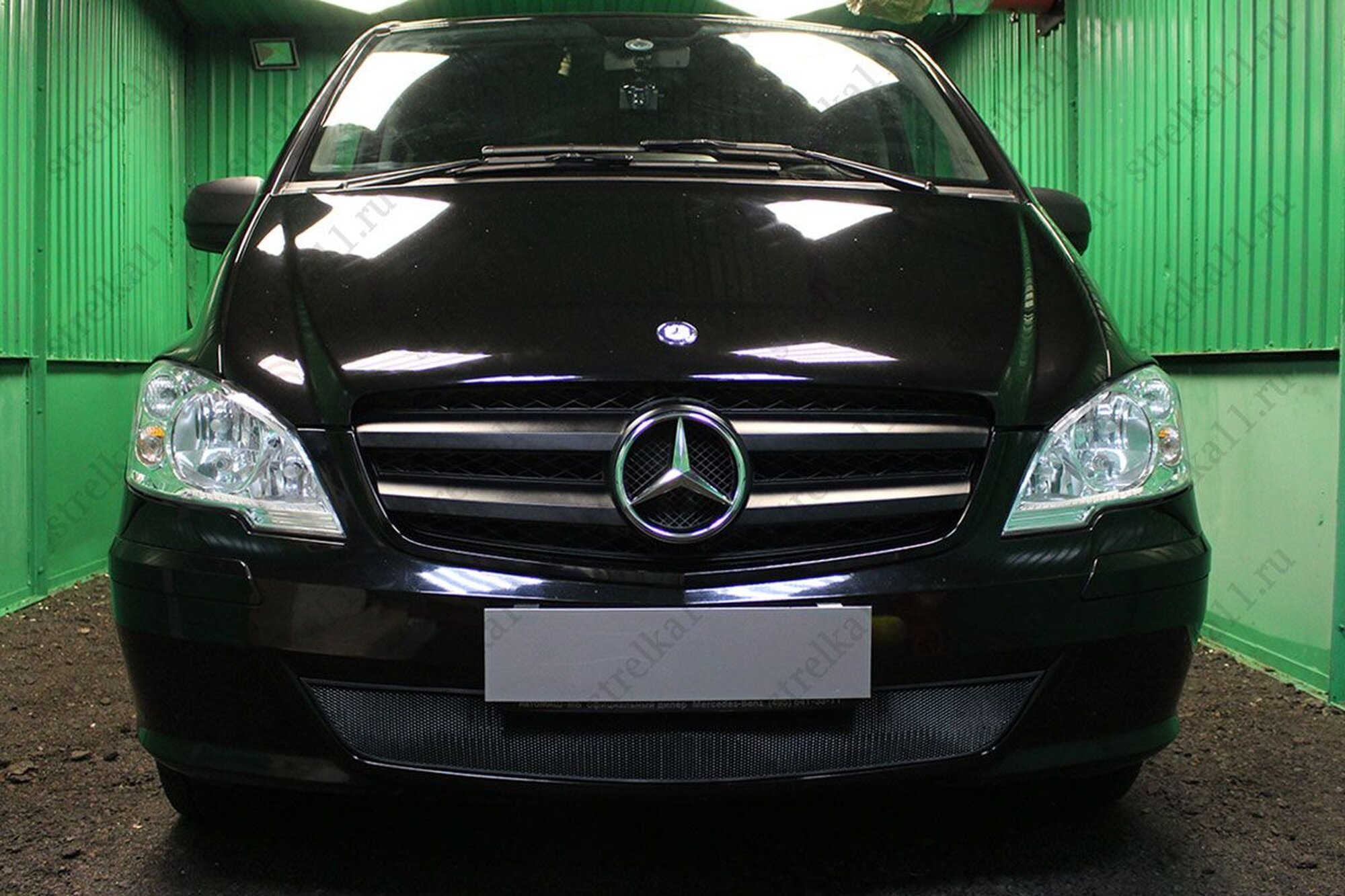 Защитная сетка радиатора с окантовкой и защелками для Mercedes-Benz Vito 2010-2014 (II), (W639)